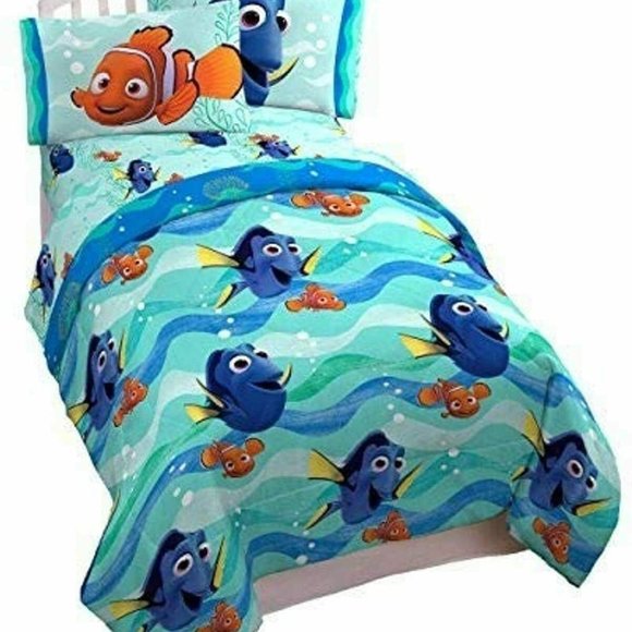 Disney | Bedding | Disneypixar Finding Dory Splashy Reversible Twin ...